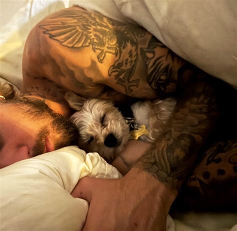 Hailey Bieber Dập Tắt Tin đồn Ly Hôn Bằng Một Bức ảnh