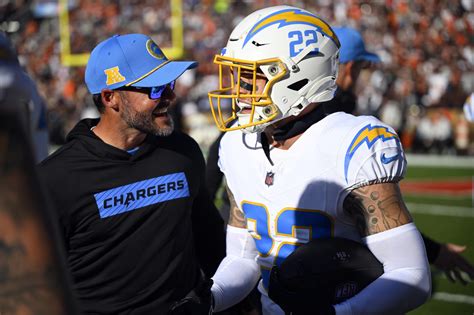 Chargers Dominate With 3 Picks And 6 Sacks To Defeat Browns Los
