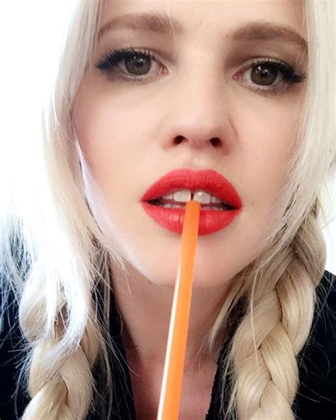 40 Celebrities With Gapped Teeth