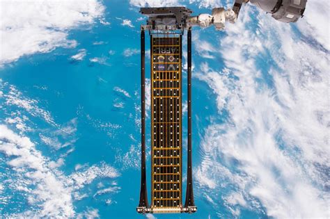 Spacexs Second Upgraded Dragon Set To Launch New Solar Arrays To The Iss