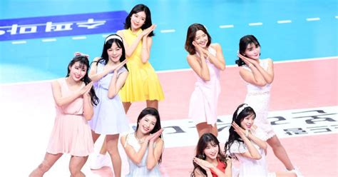사진 상큼발랄 우리카드 치어리더