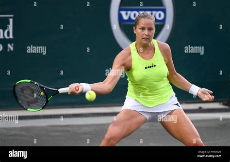 Charleston Usa 5th Apr 2017 Shelby Rogers Usa Battles Madison