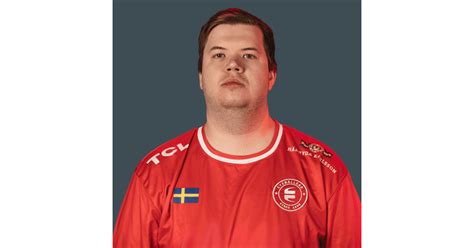 2025年jw的cs2设置、十字准星、灵敏度和配置：启动选项、视频、鼠标和硬件