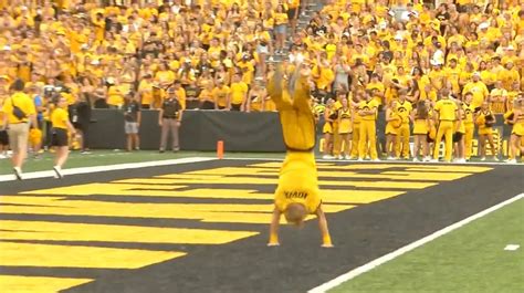 Moment Cheerleader Suffers Wardrobe Malfunction Mid College Football