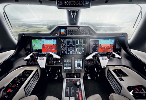 Embraer Phenom 300 Cockpit Picture