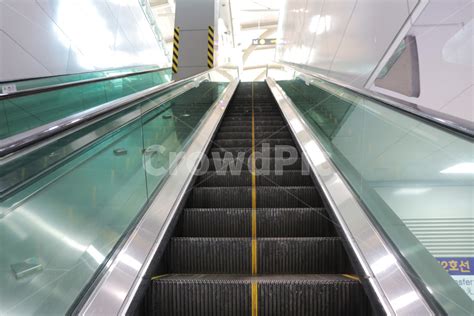 계단 시설물 실내 에스칼레이터 에스컬레이터 사진이미지일러스트캘리그라피 추야작가