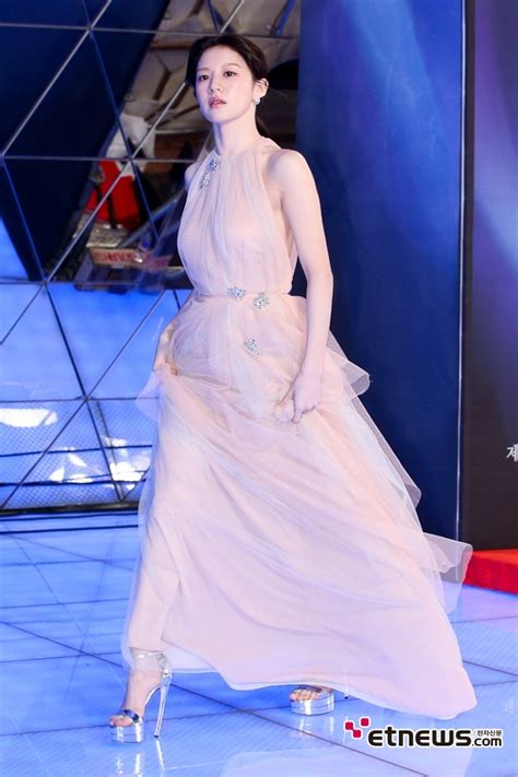 Et포토 고윤정 핑크 바비인형 전자신문