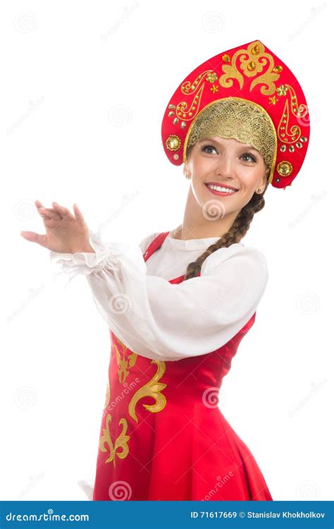 Mooi Glimlachend Russisch Meisje In Volkskostuum Stock Afbeelding Image Of Mooi Wijfje