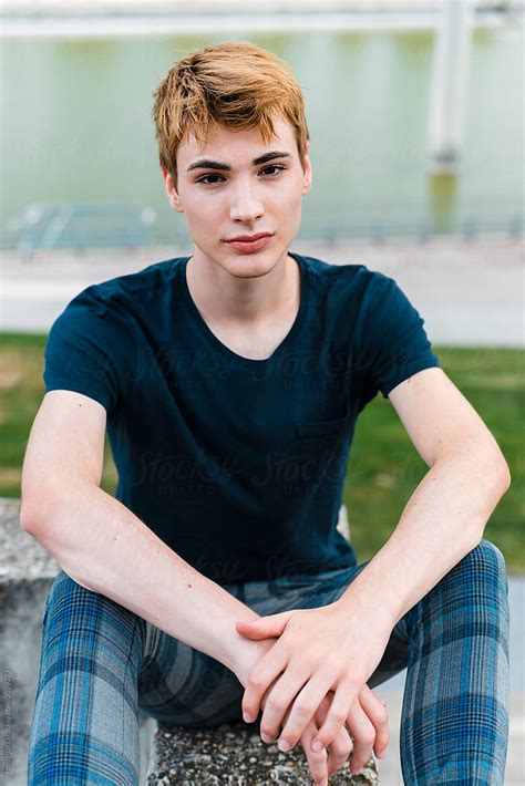 Androgynie 20200 Androgyn Stockfotos Afbeeldingen En Royalty Free