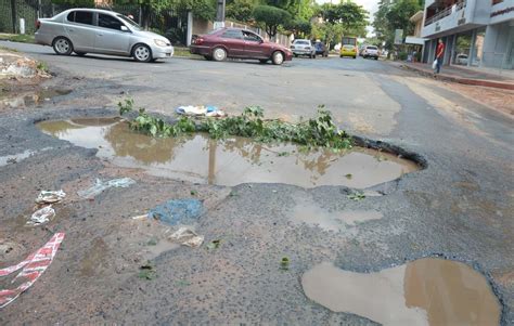Las Calles De San Lorenzo Continúan Con Rosario De Peligrosos Baches