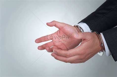 수갑을 찬 상인 사진 무료 다운로드 Lovepik