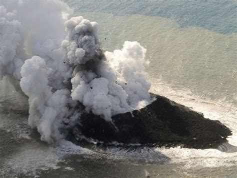 Volcano Raises New Island In Sea Far South Of Japan The Korea Herald
