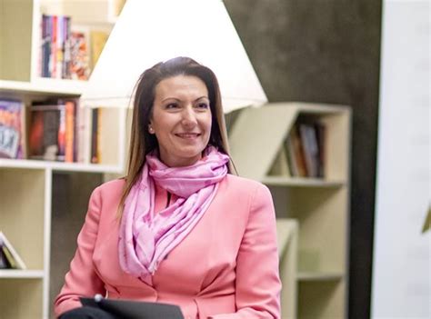 Ремонтират два храма в Нови Искър