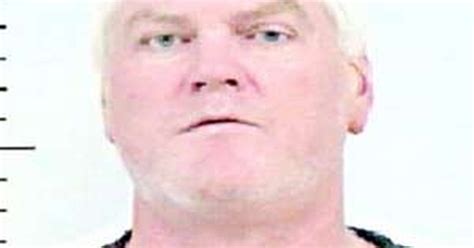 G1 Homem é Preso Após Ser Flagrado Dirigindo Nu Em Estacionamento