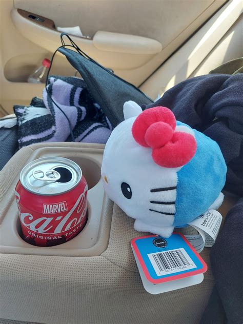 Kitty Likes A Coke Rhellokitty