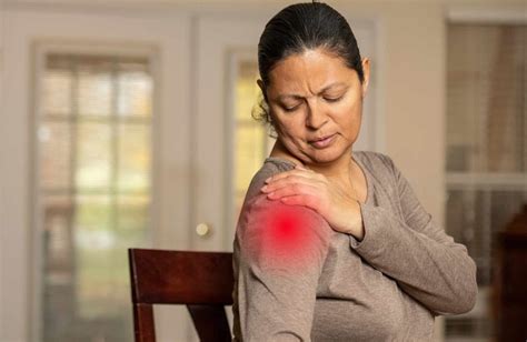 6 Easy Exercises For Snapping Scapula Syndrome To Cure Shoulder Blade Pain