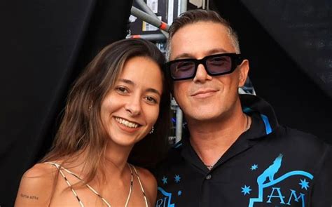 Fan De Alejandro Sanz Acusa Al Cantante De Haberla Usadofama