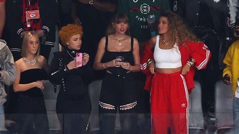 Taylor Swifts Game Day Style All Of Her Chiefs Outfits Life And Style
