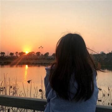 性感美女图片头像背影高清 图片美女个性头像背影 来配图