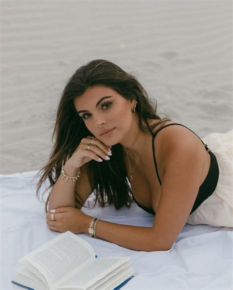 Influencer Steph Bohrer Receives Romantic Note From Pilot