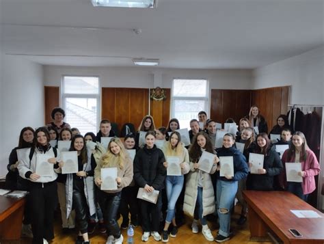 Прокурор от Монтана изнесе лекция пред ученици за борбата с разпространението на наркотици снимки