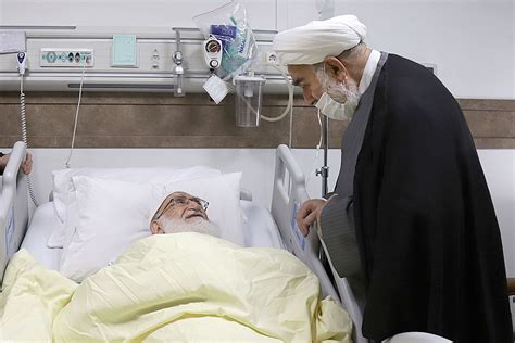 عیادت حجت‌الاسلام والمسلمین محمدی گلپایگانی از آیت‌الله نوری همدانی