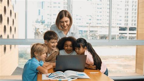 Premium Photo Cute Girl Programing System While Surround With Teacher And Friend Erudition