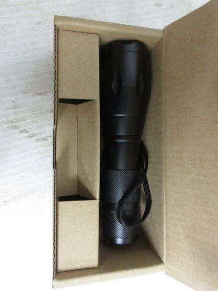 Atomic Beam Tactical Flashlight Charger And Batteries Nib Albrecht