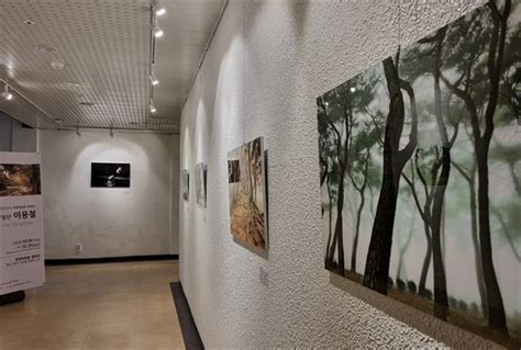 딱딱한 관공서에서 부드러운 전시회 어떠세요