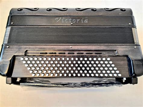 Victoria Poeta Piuma Super Lightweight Double Cassotto 120 Bass Accordion