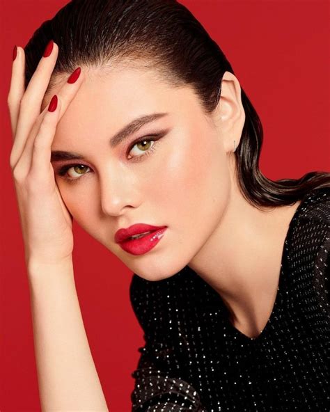 Willow Allen Night Looks Glamour Model