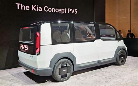 생각보다 2열도 편해 보이네 기아 Pv5 패신저 5인승 테스트카 포착