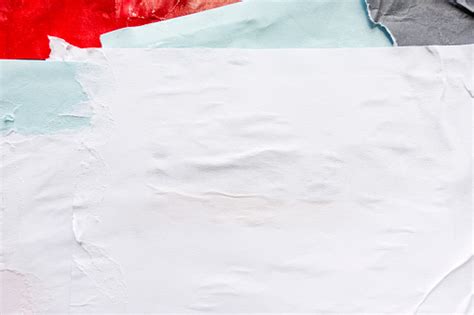 오래된 흰색 그런지 찢어진 콜라주 포스터 는 텍스트 또는 이미지를위한 복사 공간이있는 구겨진 종이 플래카드 텍스처 배경을 주름 0명에 대한 스톡 사진 및 기타 이미지