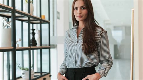 How To Dress For A First Date The Do S And Don Ts GlowingFem