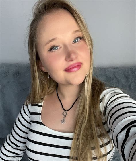 Erotik Model Mia Was Sie Mit Ihren Sexy Fotos Und Videos Wirklich