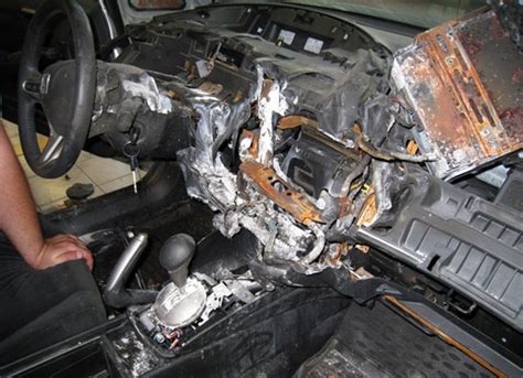Honda сгорела от телефонной зарядки в прикуривателе - AUTOPEOPLE