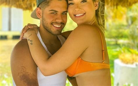 Giulia Be Se Derreteu Ao Falar Do Namorado O Cantor Chady Em Vídeo