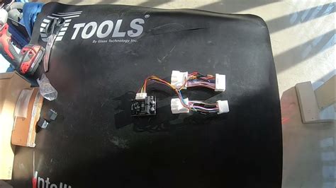 포터2 차량의 순정키 문열림 닫힘시 사이드미러 연동 접히고 펴지는 편리한 사이드락폴딩 부품세트 영상입니다 설치과정등은 설명란의 링크를 참조하세요 Youtube