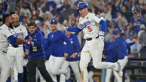 Freddie Freeman Donne La Victoire Aux Dodgers En 18e Manche Radio Canada