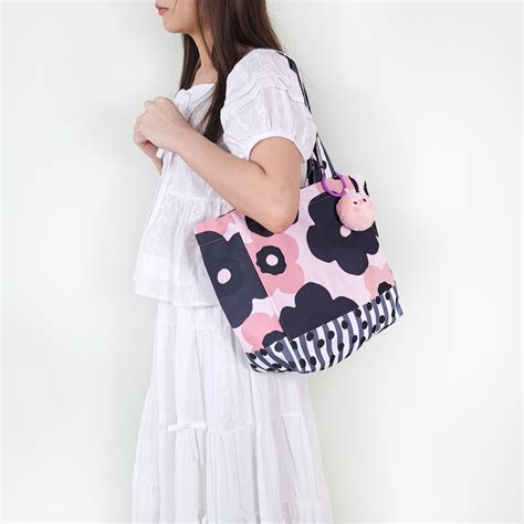 Lilly M กระเป๋าผ้าแคนวาสรุ่น Lilly ไซส์ M สายสะพายไหล่ยาวและสั้นสำหรับคล้องแขน By Zappgirlbrabra