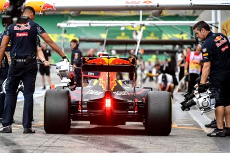 Работа во Формула 1 Колку всушност заработуваат механичарите „за три секунди работа