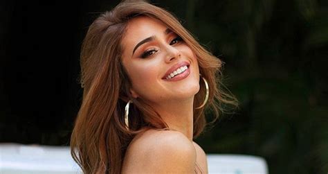 Weather Girl Yanet Garcia Celebrates Spring Bama Fans Want To Kick