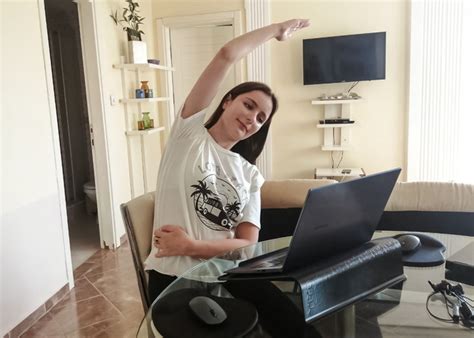 A 7 Minute Workout Set To Beat Your Tech Neck Cheery