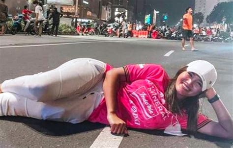Selebgram Cantik Ini Tidur Di Jalan Smart News Tapanuli
