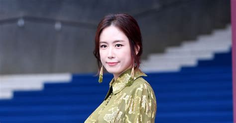 사진 홍은희 롱드레스로 우아하게