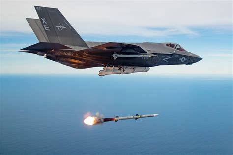 Caças F 35ac Poderão Levar Seis Mísseis Amraam Internamente Poder Aéreo