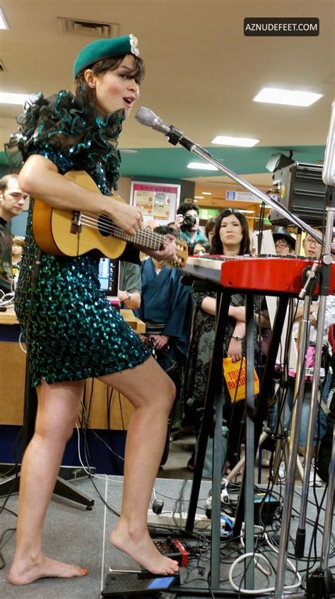 Milie Simon Feet Aznudefeet