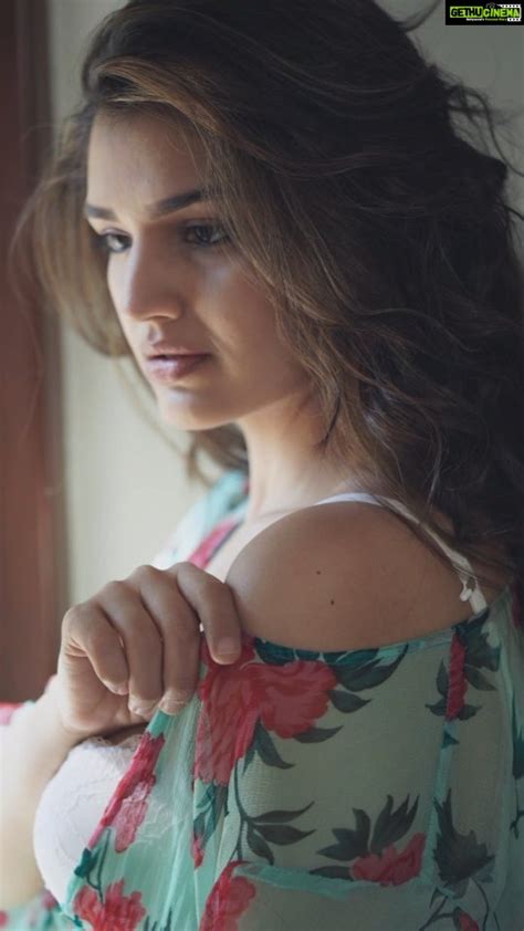 Actress Tara Alisha Berry Hd Instagram Photos And Wallpapers March 2023
