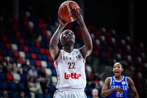 Araski Ficha A La Campeona De Europa Bethy Mununga