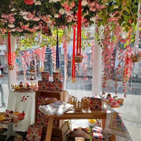 Ruby And Scarlet A Lovely Customer Who Cant Get Into The Facebook